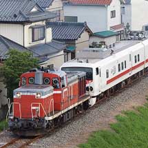 E491系「East i-E」とキヤE193系「East i-D」が前橋で並ぶ｜鉄道ニュース｜2009年12月3日掲載｜鉄道ファン・railf.jp
