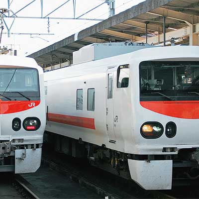 E491系「East i-E」とキヤE193系「East i-D」が前橋で並ぶ｜鉄道ニュース｜2009年12月3日掲載｜鉄道ファン・railf.jp