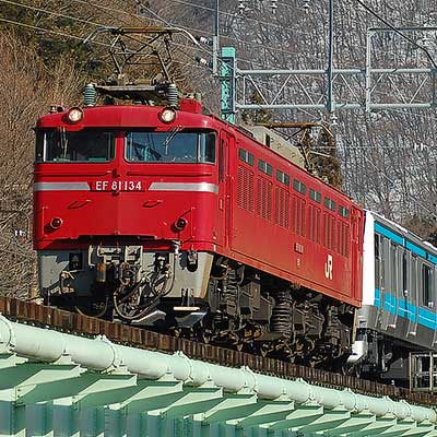 EF81 134がE233系1000番台ウラ181編成の配給輸送をけん引｜鉄道ニュース｜2009年12月25日掲載｜鉄道ファン・railf.jp
