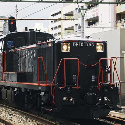 DE10 1753＋14系3両が門司港へ｜鉄道ニュース｜2010年10月10日掲載｜鉄道ファン・railf.jp