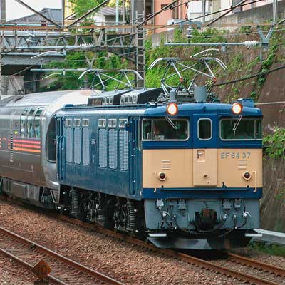 EF64 37がE26系「カシオペア」をけん引｜鉄道ニュース｜2019年5月4日掲載｜鉄道ファン・railf.jp
