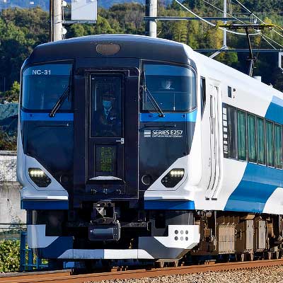 E257系2500番台が駿豆線内で日中に試運転｜鉄道ニュース｜2020年11月6日掲載｜鉄道ファン・railf.jp
