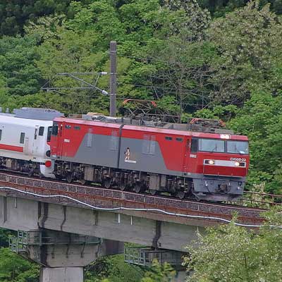 キヤE193系「East i-D」が北海道へ向けて甲種輸送される｜鉄道ニュース｜2022年6月8日掲載｜鉄道ファン・railf.jp