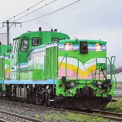 “富良野ノロッコ”仕様のDE15形が「ロイヤルエクスプレス」をけん引｜鉄道ニュース｜2022年9月20日掲載｜鉄道ファン・railf.jp