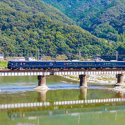 「WEST EXPRESS 銀河」が白昼の伯備線を走行｜鉄道ニュース｜2022年9月26日掲載｜鉄道ファン・railf.jp