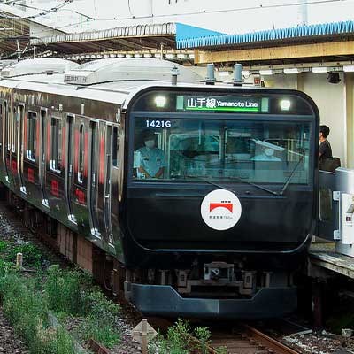 鉄道開業時の1号機関車をイメージした「黒い山手線」の運転開始｜鉄道ニュース｜2022年10月3日掲載｜鉄道ファン・railf.jp