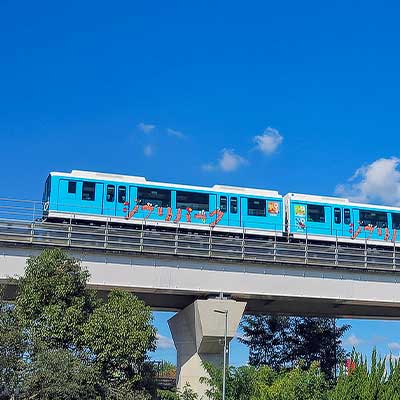 リニモ07編成に「ジブリパーク」ラッピング｜鉄道ニュース｜2022年10月16日掲載｜鉄道ファン・railf.jp