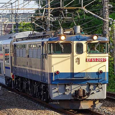 E235系1000番代グリーン車が甲種輸送される｜鉄道ニュース｜2023年5月18日掲載｜鉄道ファン・railf.jp