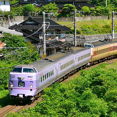 「スーパーやくも」色と国鉄特急色の混色編成運転｜鉄道ニュース｜2023年6月17日掲載｜鉄道ファン・railf.jp