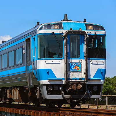 特急“うずしお”9号，32号が5両編成で運転される｜鉄道ニュース｜2023年8月14日掲載｜鉄道ファン・railf.jp