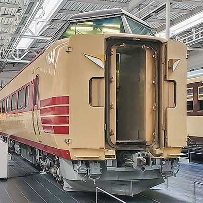 リニア・鉄道館の381系の貫通扉が開いた状態で公開される｜鉄道ニュース｜2023年10月19日掲載｜鉄道ファン・railf.jp