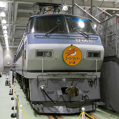 京都鉄道博物館で展示中のEF66とEF210にヘッドマーク｜鉄道ニュース｜2023年11月5日掲載｜鉄道ファン・railf.jp