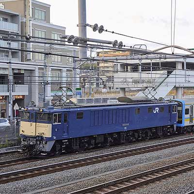 E131系1000番代T5編成配給輸送される｜鉄道ニュース｜2023年11月28日掲載｜鉄道ファン・railf.jp