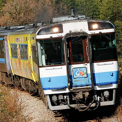 「ゆうゆうアンパンマンカー」が冬休み期間中，毎日運転を開始｜鉄道ニュース｜2023年12月25日掲載｜鉄道ファン・railf.jp