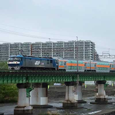 中央快速線用E233系グリーン車8両が甲種輸送される｜鉄道ニュース｜2024年4月25日掲載｜鉄道ファン・railf.jp