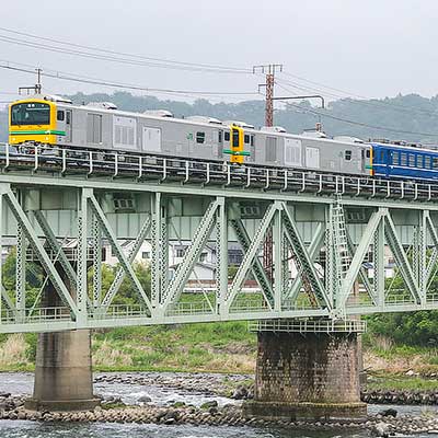 GV-E197系が12系客車をけん引｜鉄道ニュース｜2024年5月17日掲載｜鉄道ファン・railf.jp