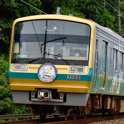 「YOHANE TRAIN」に「HAPPY BIRTHDAY マリ」ヘッドマーク｜鉄道ニュース｜2024年6月10日掲載｜鉄道ファン・railf.jp