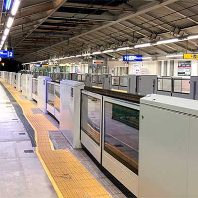 京急，生麦駅2・3番線でホームドアの設置に着手｜鉄道ニュース｜2024年7月12日掲載｜鉄道ファン・railf.jp