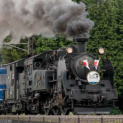 「SL大樹」に「スペーシアX」1周年記念ヘッドマーク｜鉄道ニュース｜2024年7月15日掲載｜鉄道ファン・railf.jp