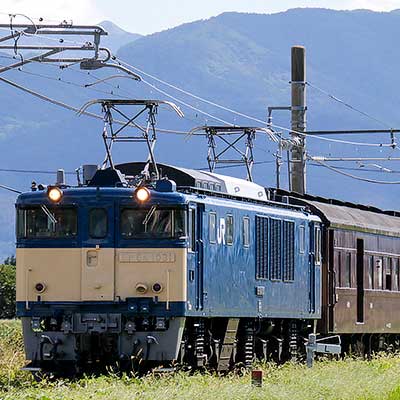 大糸線でEF64＋旧客による団臨運転｜鉄道ニュース｜2024年9月25日掲載｜鉄道ファン・railf.jp