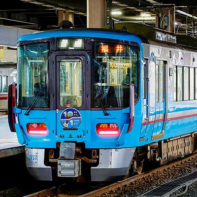 IRいしかわ鉄道で「開業10周年・全線開業1周年」記念ヘッドマーク｜鉄道ニュース｜2025年3月17日掲載｜鉄道ファン・railf.jp
