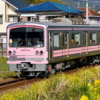 大雄山線で5000系「春めき電車」の運転開始｜鉄道ニュース｜2025年4月8日掲載｜鉄道ファン・railf.jp