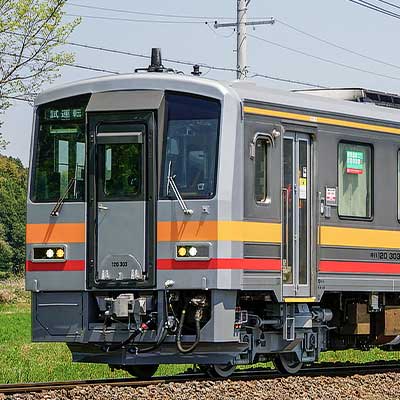 キハ120 301とキハ120 303の塗装が変更される｜鉄道ニュース｜2025年4月26日掲載｜鉄道ファン・railf.jp