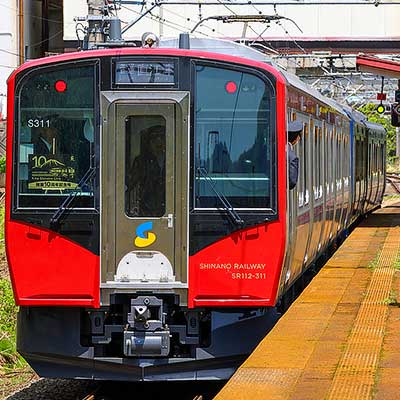 『北しなの線「開業10周年記念号」』運転｜鉄道ニュース｜2025年5月4日掲載｜鉄道ファン・railf.jp