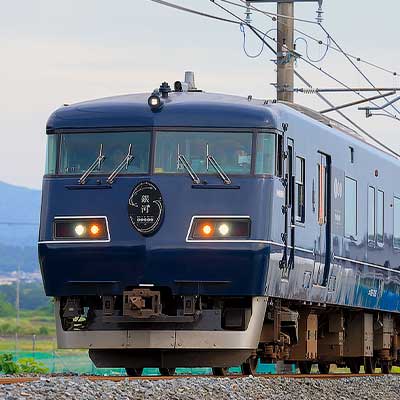117系「WEST EXPRESS銀河」奈良線に入線｜鉄道ニュース｜2025年6月8日掲載｜鉄道ファン・railf.jp